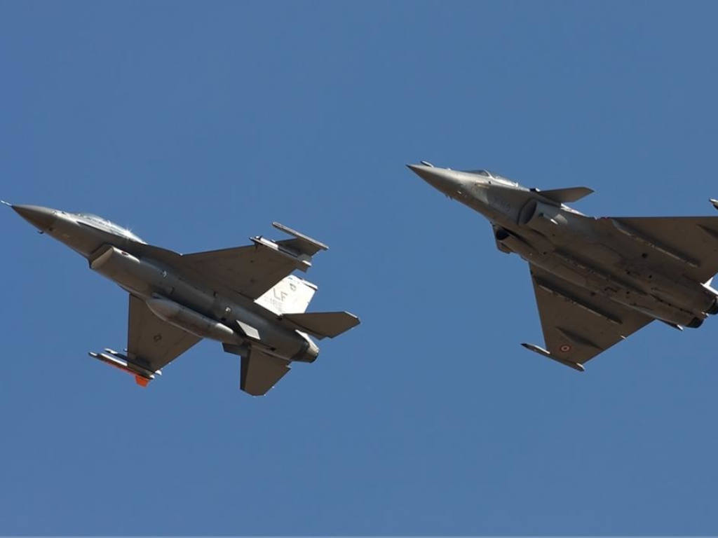 25η Μαρτίου: Παρέλαση χωρίς κόσμο, αλλά με F16 και Rafale - Δήμος και ...