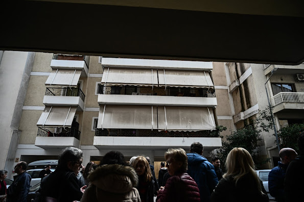 ΒΥΡΩΝΑΣ: Γυναίκα απειλούσε ότι θα αυτοκτονήσει προκειμένου να μην της ...